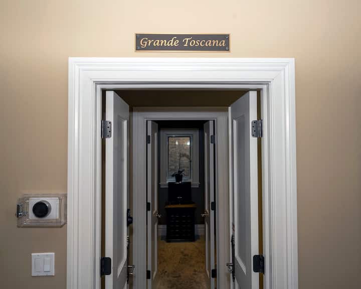 Grand Tuscan Suite - Chicago, IL