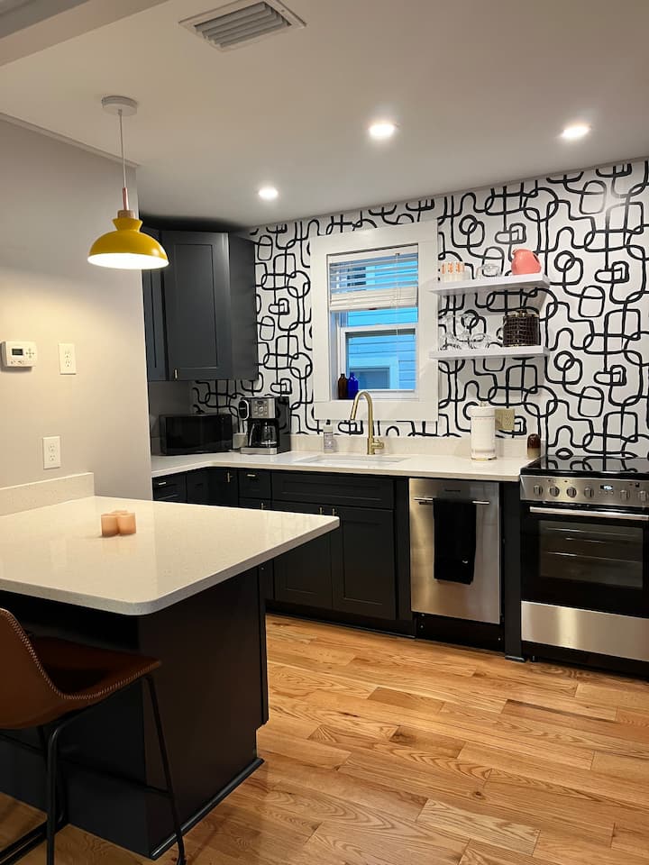 Cozy Vintage Cottage Downtown - Bikes & Yard Games - Gainesville, FL