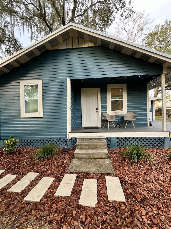Cozy 1930s Cottage Downtown - Bikes & Yard Games - Gainesville, FL
