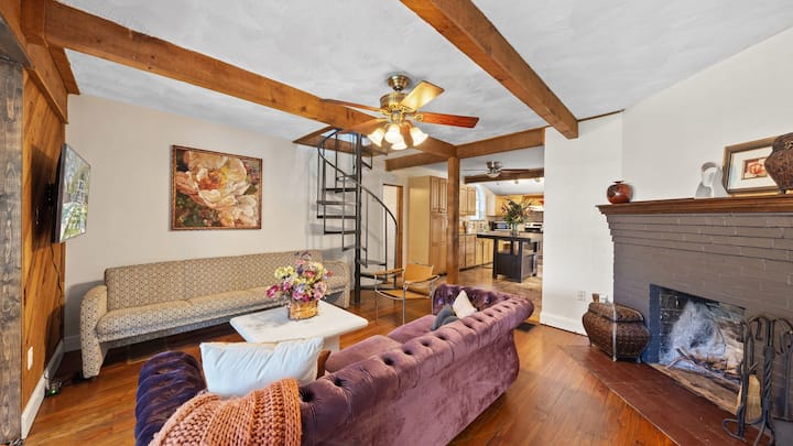 Serene Retreats: Pool, Grill, 2 Firepits, King Bed - St. Petersburg, FL