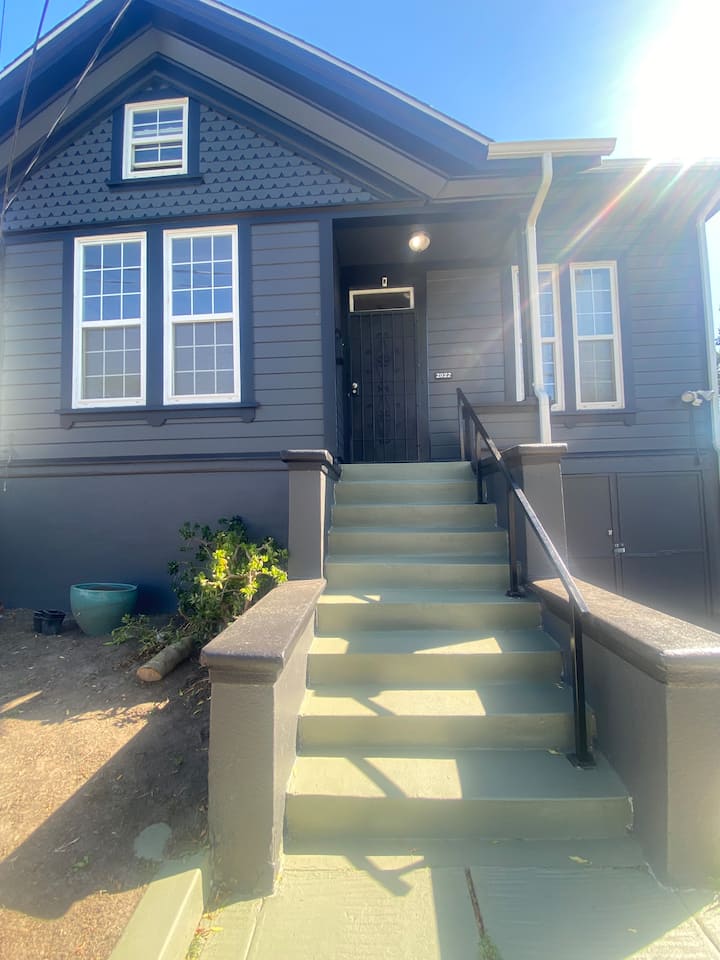 Spacious Cozy Berkeley Victorian - Berkeley, CA