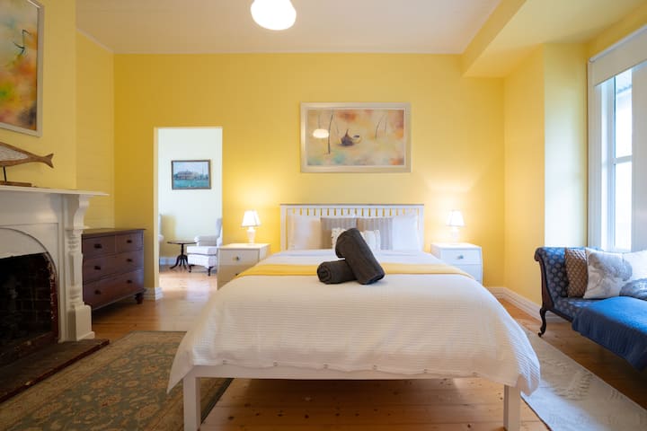 Riverside Charm - A Stone's Throw To The River - Geelong