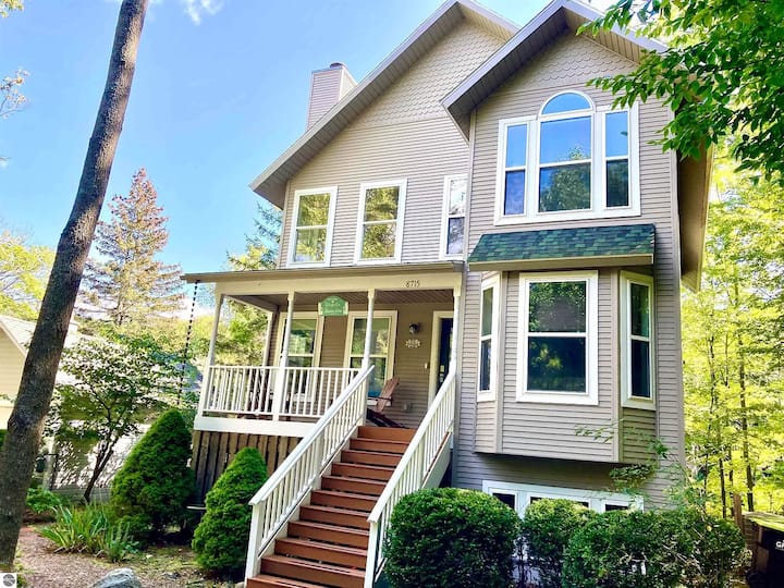 5 Bedrooms W/ Glen Lake Access - Empire