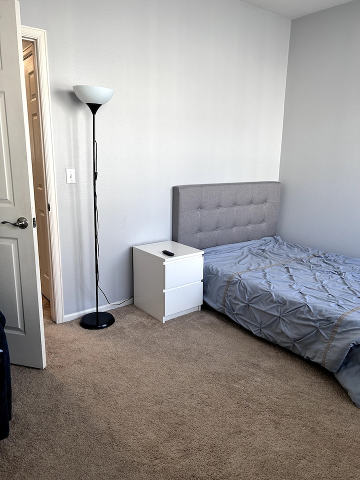 Private Bedroom In Littleton - Littleton, CO