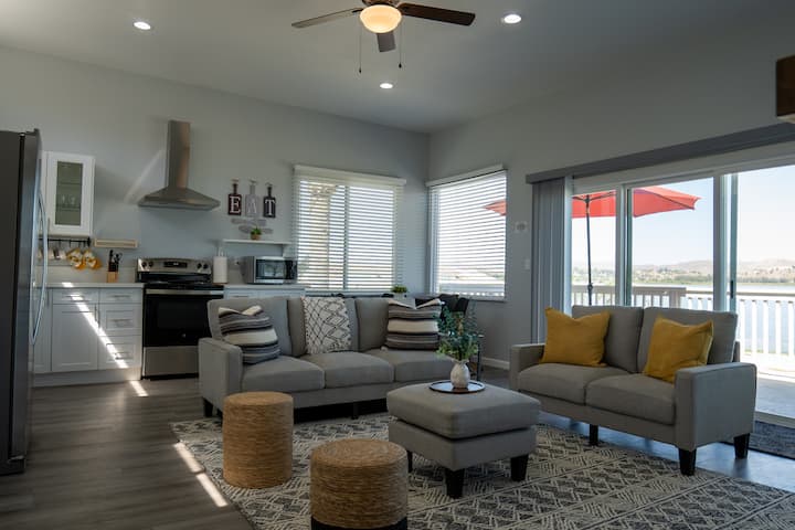 Gorgeous Lake Front Home W/boat Access Unit 2 - Lake Elsinore, CA