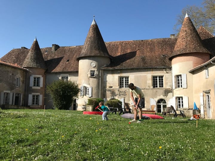 Charmant Château Bord De Rivière - France