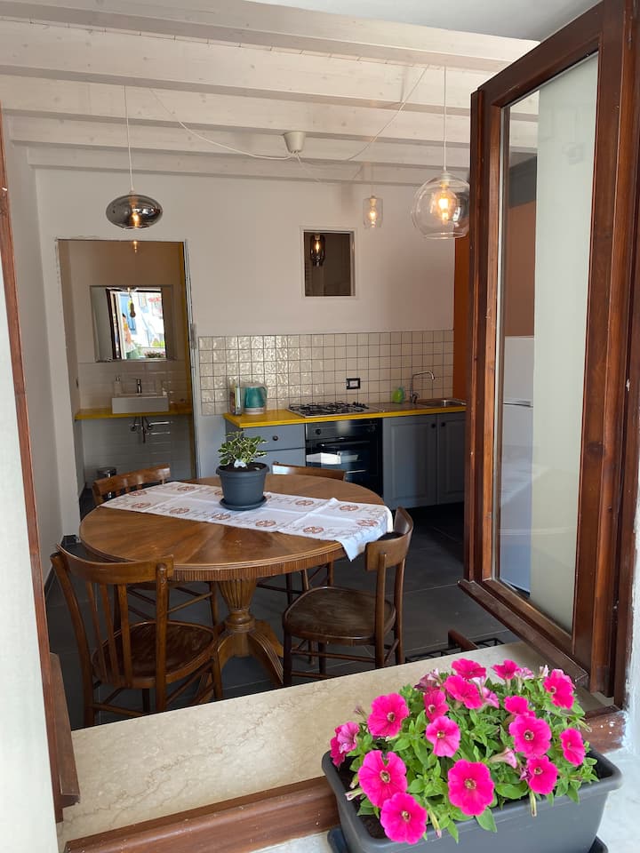 Nonna Wanda La Maestra. - Gardone Riviera