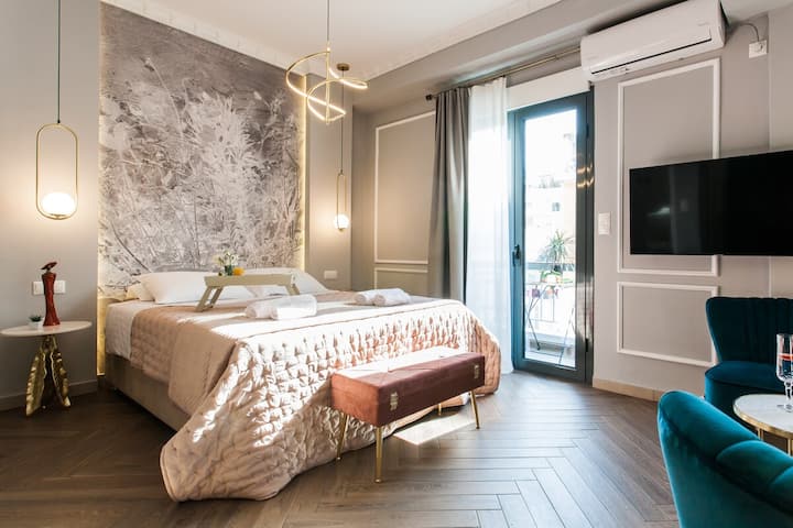 Explore City Center From A Lux Suite - Athens
