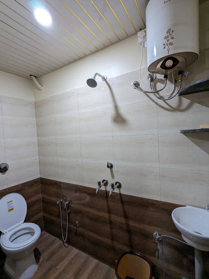 Stander Room ( Vantiled Room ) - Ujjain