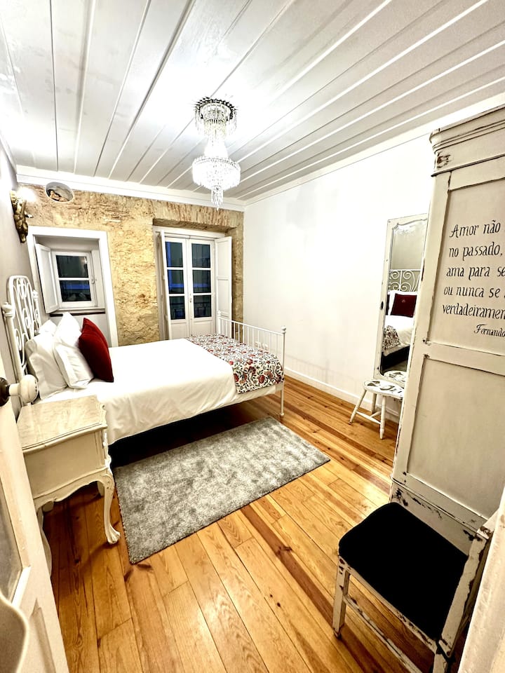 Kitsch Corner Paradise I - Lisboa