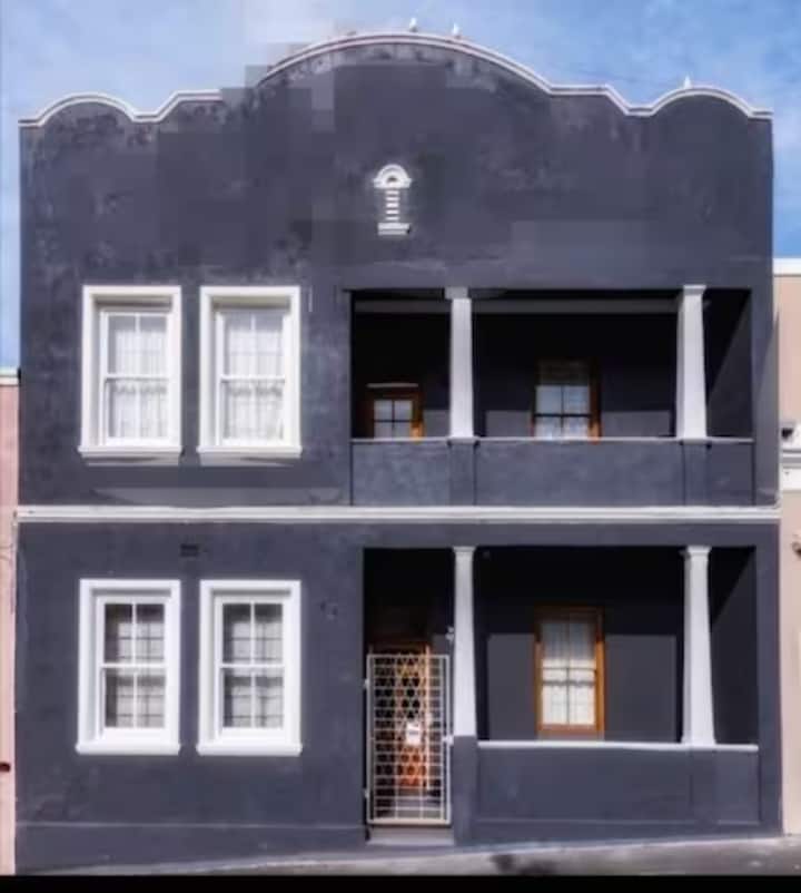 Bo Kaap: 5 Bedroom Heritage Home - Camps Bay