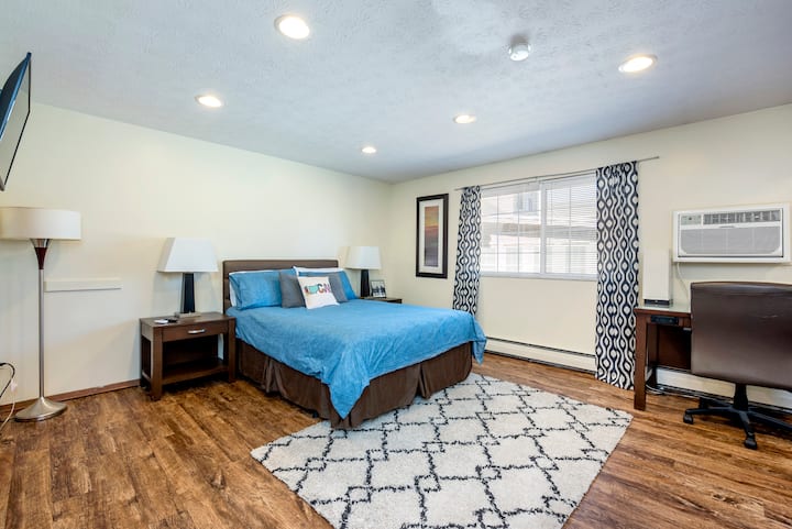 Charming Studio In Campus Area - Columbus, OH