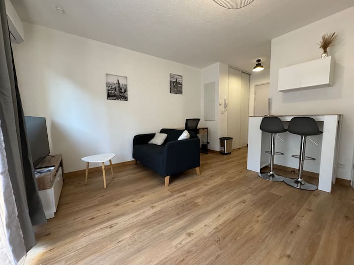 Charmant Studio Avec Balcon - Vedène