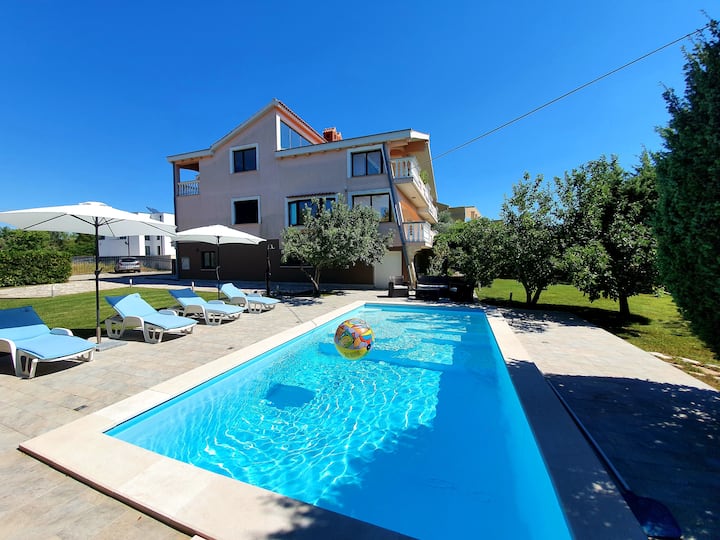 Green Garden House With Pool For Relax Vacation - Nin
