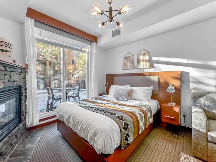 Adorable Ground Floor Studio+ 2 Hot Tubs - Canmore