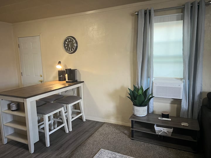Cozy Downtown Oasis- One Bedroom Suite - Amarillo