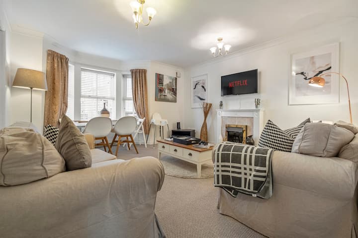Spacious Apartment With Parking! - Gosforth