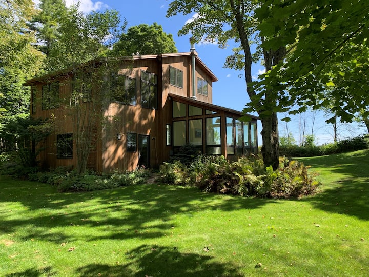 Beachfront 4 Bedroom Modern Lake House - 比利時