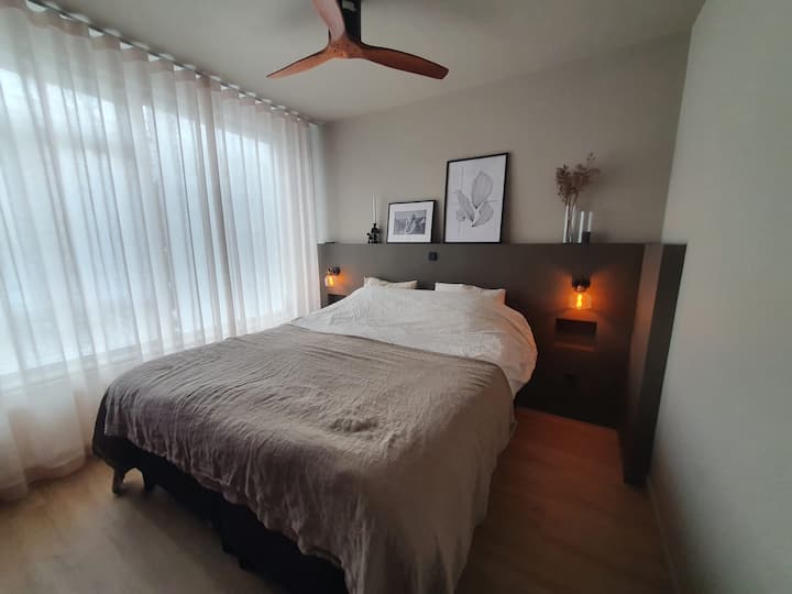 House In A Quiet Neighbourhood. - Amsterdam