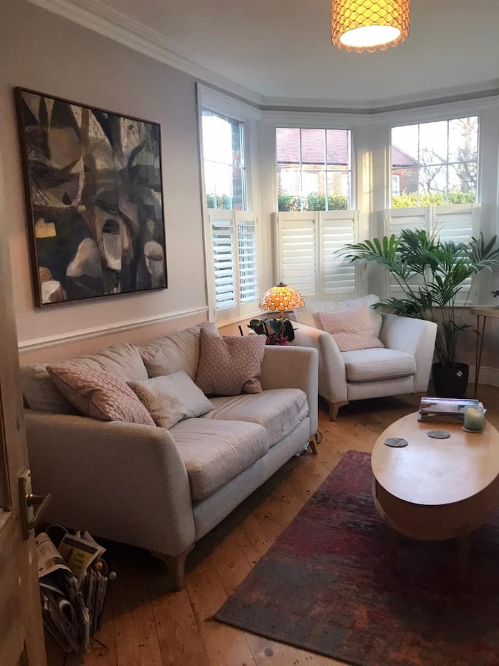 Charming 2-bed Home, 15 Mins From  Central London - Chingford