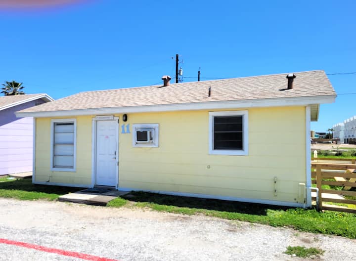 (Db11) 2 Br Cabin, Kitchen, Walk To Beach, Dogs Ok - Port Aransas, TX