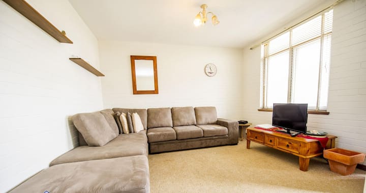 Beautiful Top Floor Apartment! - Bunbury