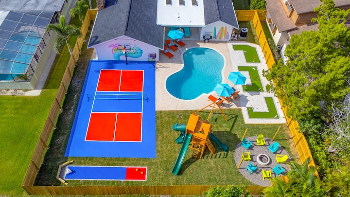 Wow Clearwater Resort! Heated Pool, Pickleball - Madeira Beach, FL