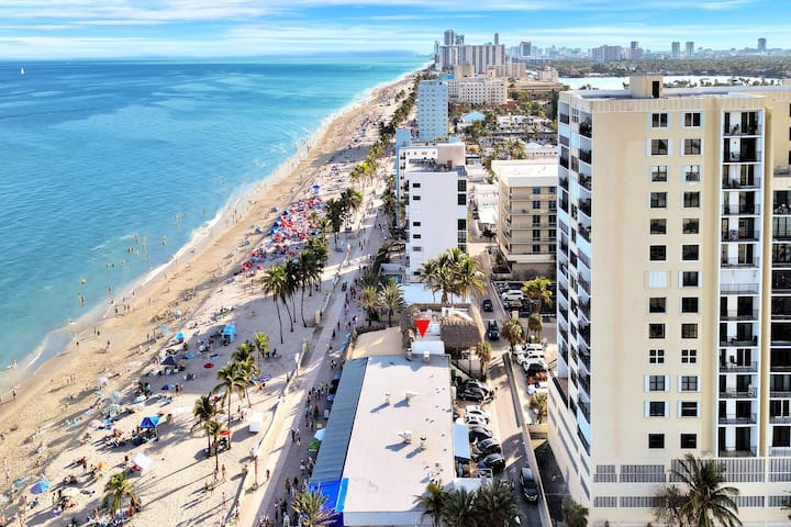 Beach Efficiency Hollywood Beachfront & Broadwalk - Hollywood, FL