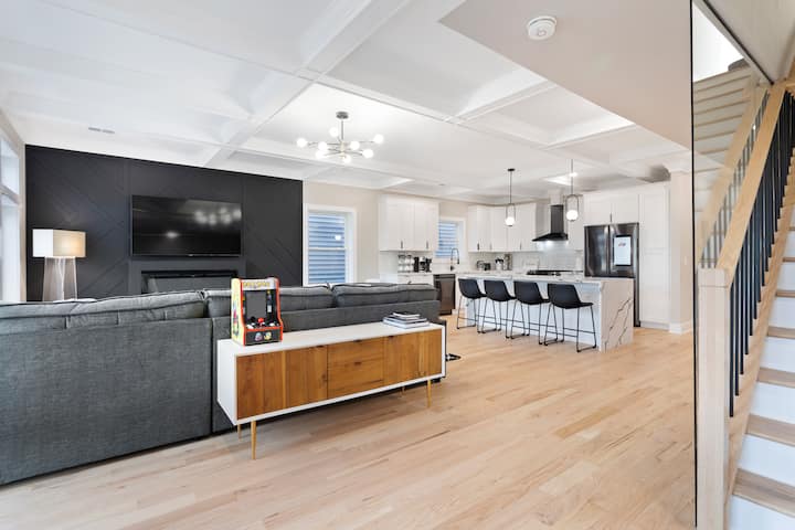 *New! Penthouse With Roof Deck* - West New York, NJ
