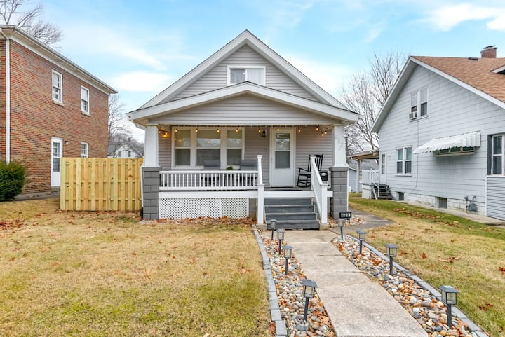Adorable 2br Bungalow | John Deere | Vibrant Arena - Carousel, Coal Valley