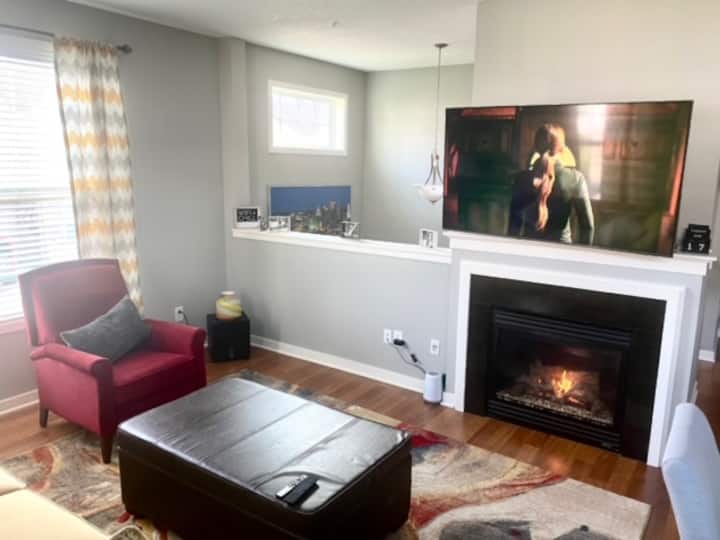 Beautiful Townhome In Wds - West Des Moines, IA