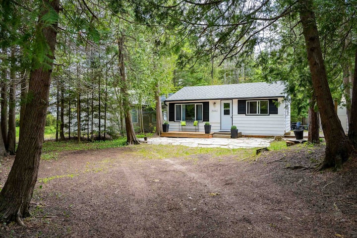 Renovated 3 Bedroom 2 Minute Walk To The Beach! Wc - Sauble Beach