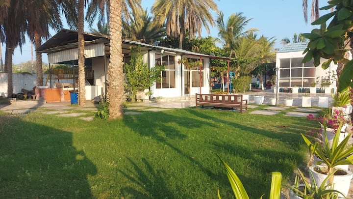 Al Dhalal Farm Villa, Seaside Haven With Pools - Oman