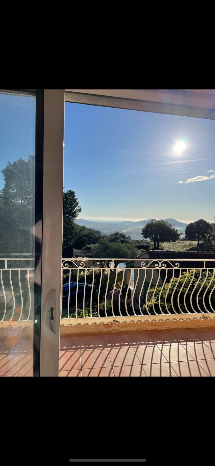 Vue Superbe Sur Les ÎLes, La Mer Et Les Collines - La Valette-du-Var