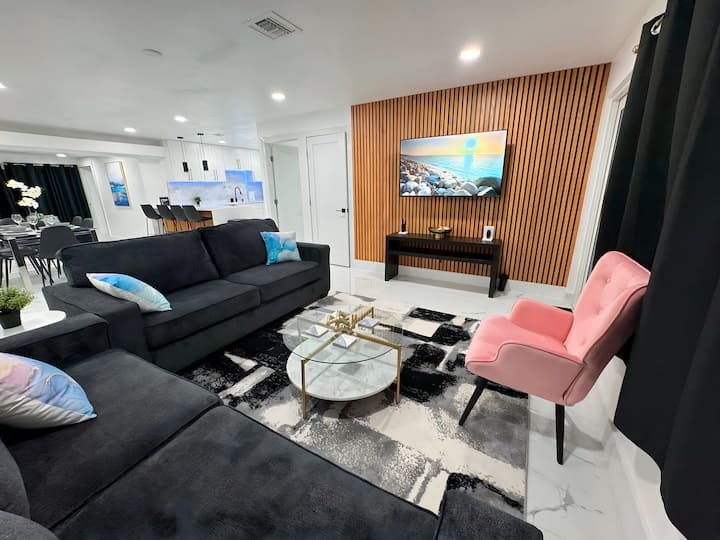 Near Beaches/airport | 3br Luxury |Updated Kitchen - Hollywood, FL