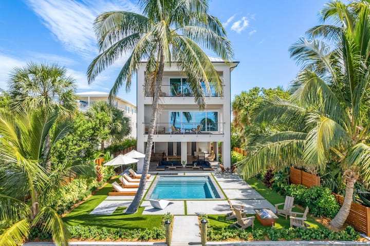 Luxury River Front Home/resort Steps To The Beach - Cocoa Beach, FL