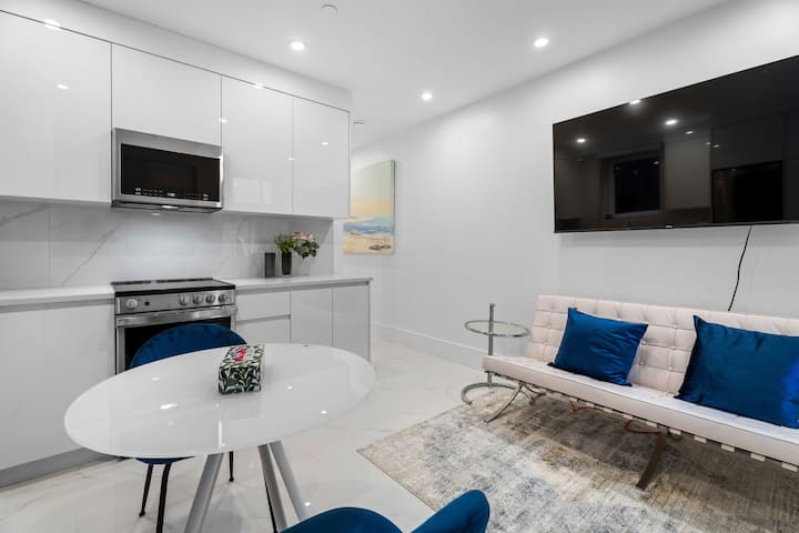 Brand New 2 Bedroom Point Grey Getaway - Vancouver