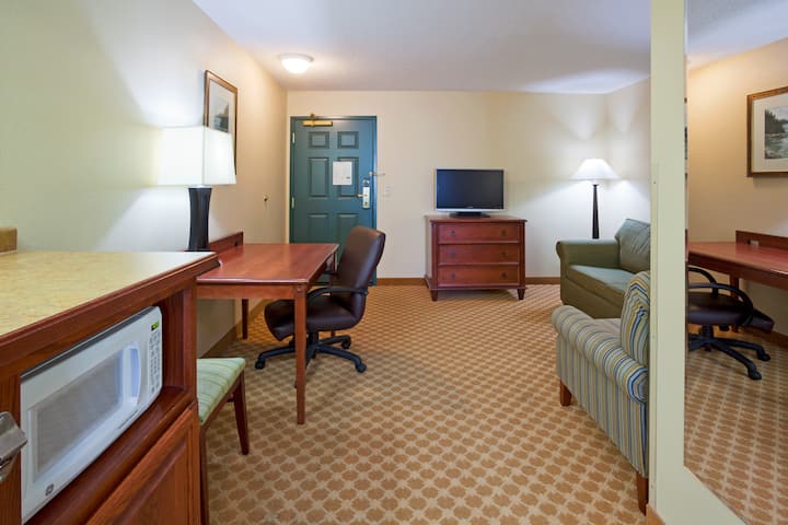 King One Bedroom Kitchenette - Door County, WI