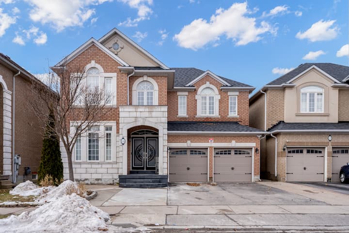 Tomi Cozy Nest Minute From Wonderland - Vaughan