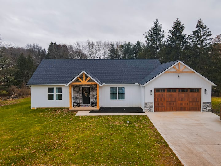 New Modern Farmhouse - Candlewood Lake, OH