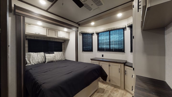 Lux Camper In Valley W/ Lake - Pescadero, CA