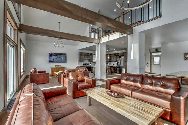 7 Bdrm Luxury@tyrolean, 7 Baths, 4 Levels, Bbq/ht - Thornbury