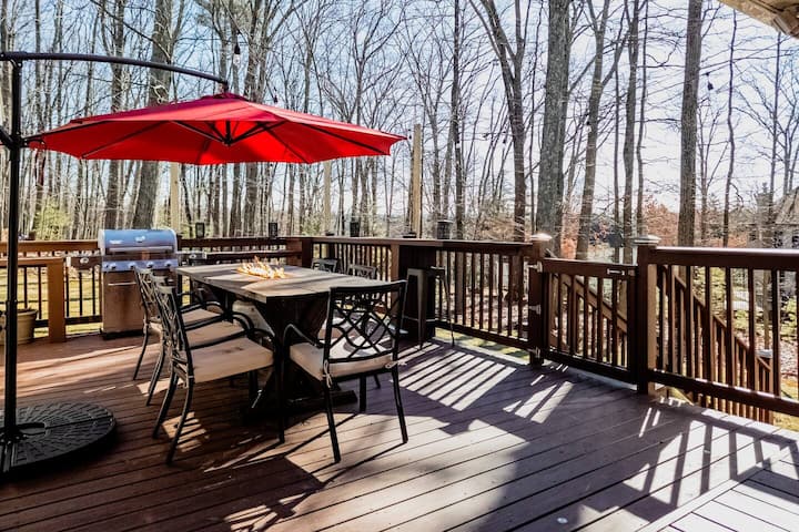 Mountain Lake Home W Casino/bar/game Room/hot Tub - Stroudsburg, PA