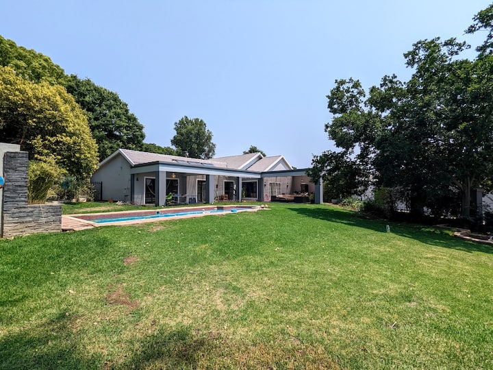 Riverclub, Tranquil And Spacious Centrally Located - Sandton