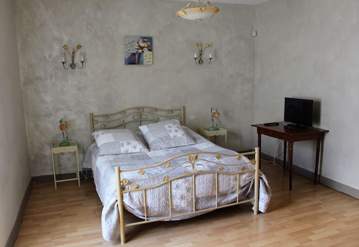 Chambre Dans Maison De Charme Au Cœur D'avallon - Avallon