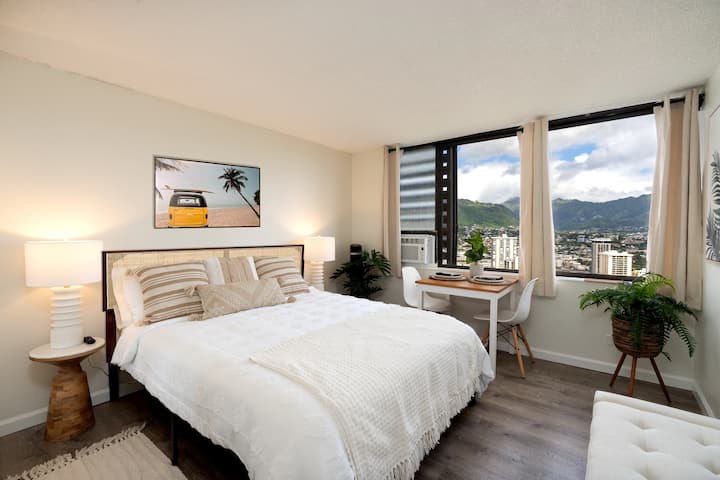 Aloha, Waikiki Updated Studio Condo Amazing Views - O‘ahu, HI