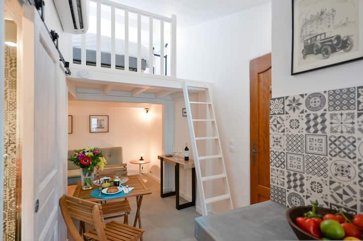 New Cosy/charming Studio/mezzanine For 3 - Ac/wifi - Antibes