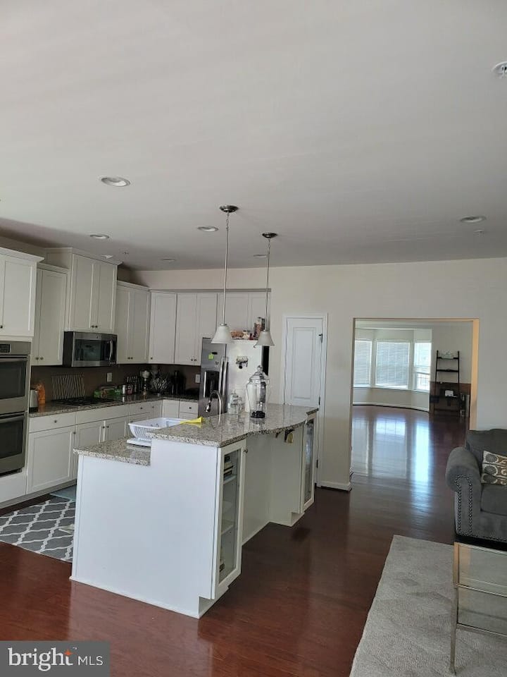 Town House 
Clean And Cozy - Reston, VA