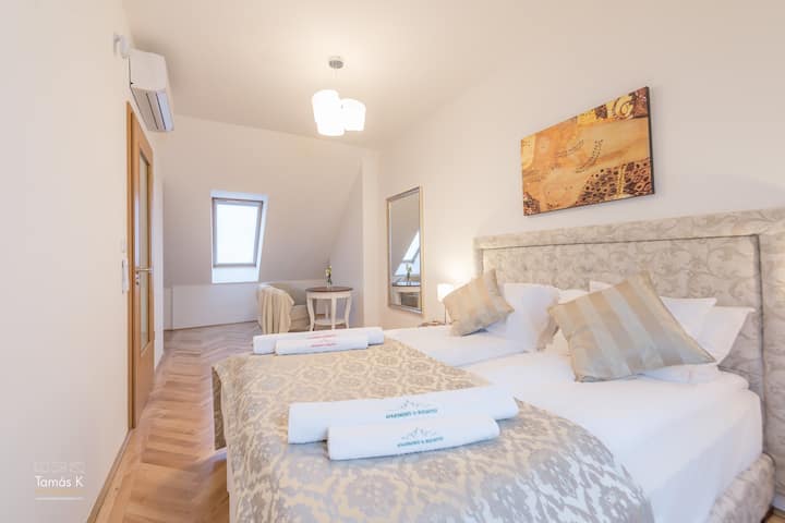 Grand Astoria Apartment - Free A/c, Jacuzzi, Wifi - Budapest