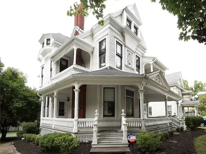 Spectacular Queen Anne Victorian - Skaneateles, NY